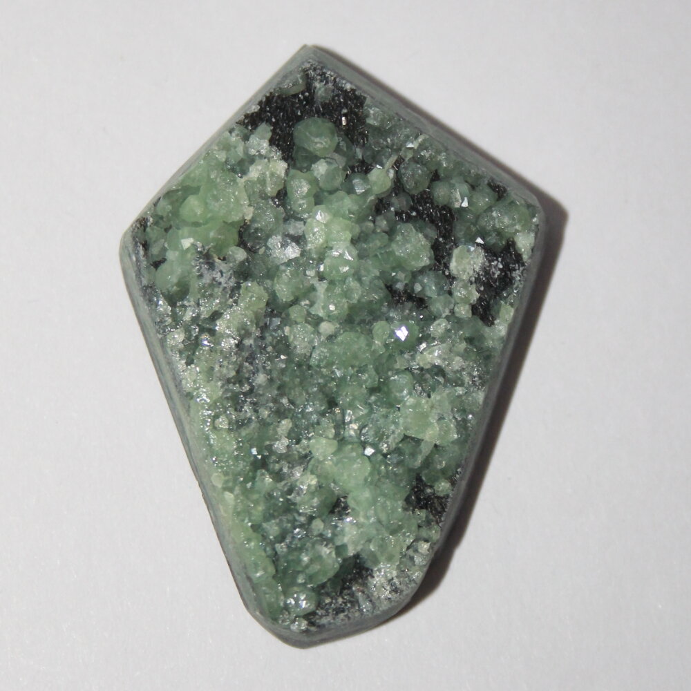 Демантоид кабошон, натуральный камень, 34х24х4 мм, Чукотка, «True Stones»