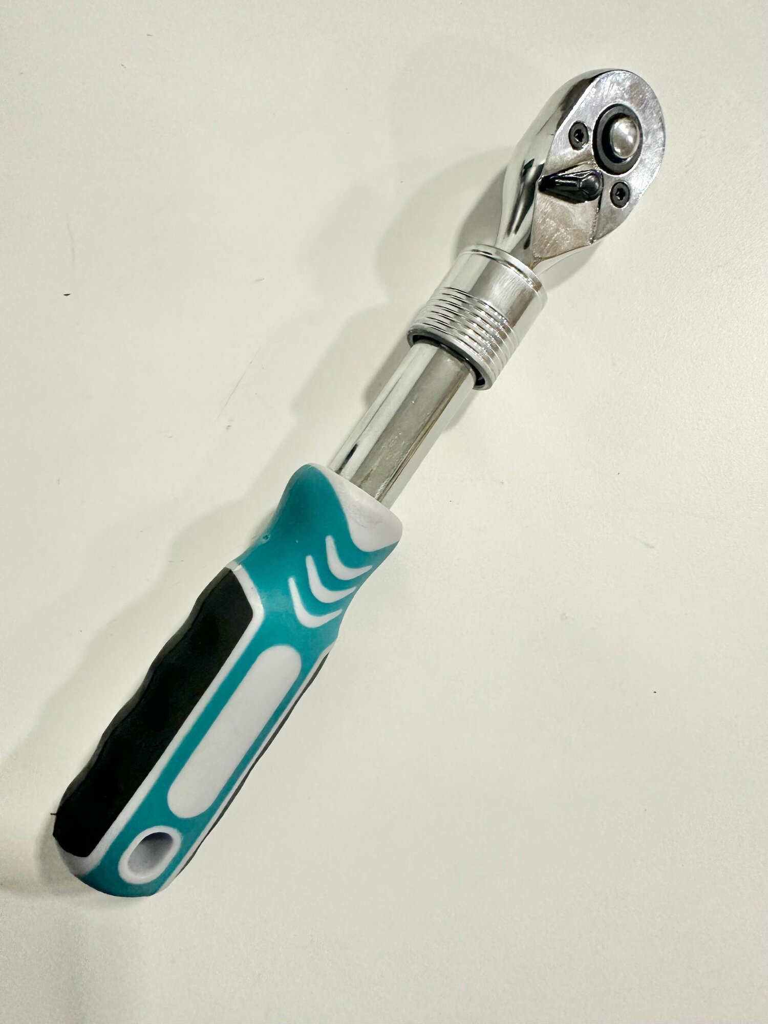 Ключ трещетка-вороток 190-240 1/4 телескопическая 72 зубья amaavto