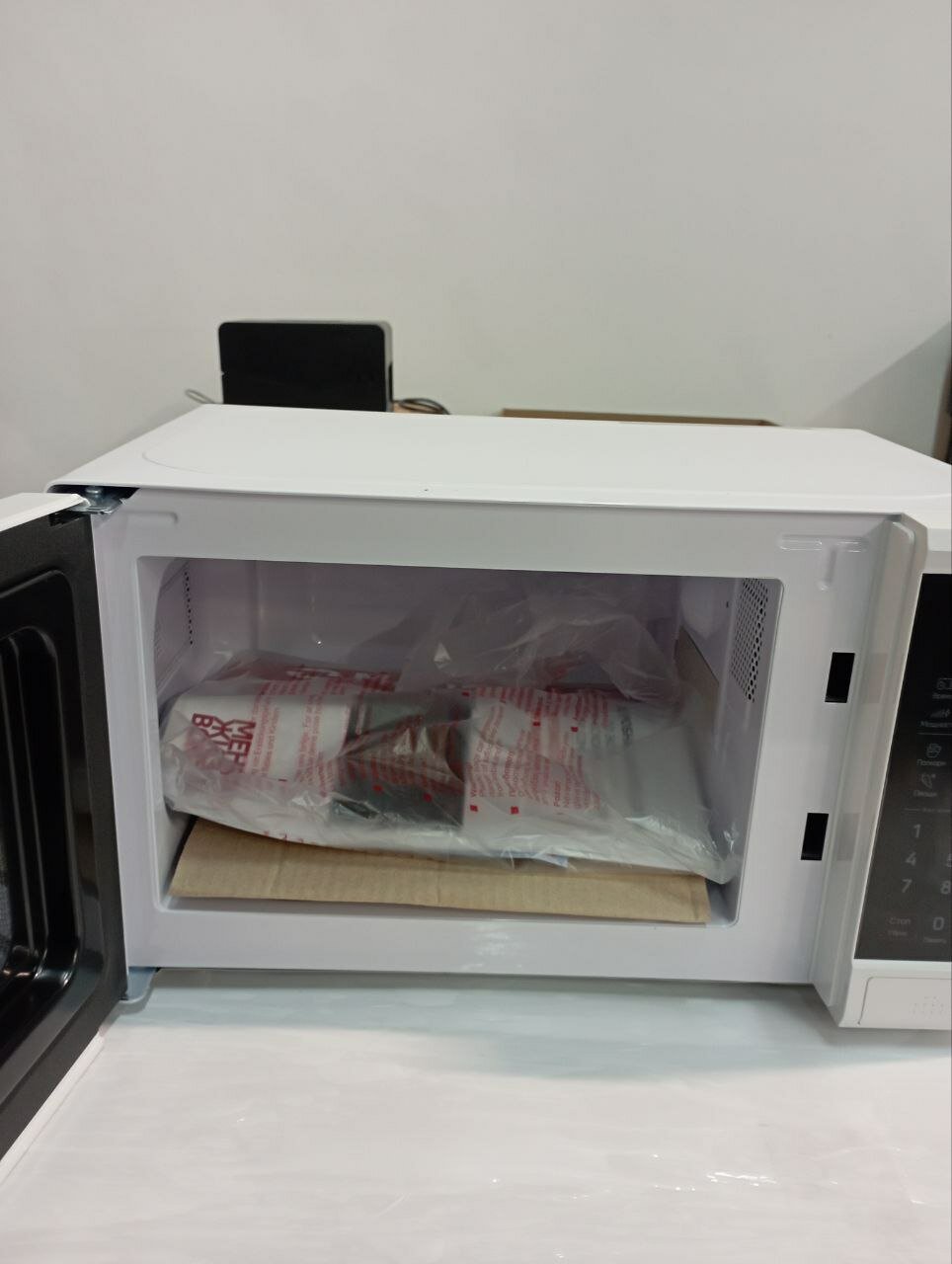 Микроволновая печь MAUNFELD MFSMO720EW07