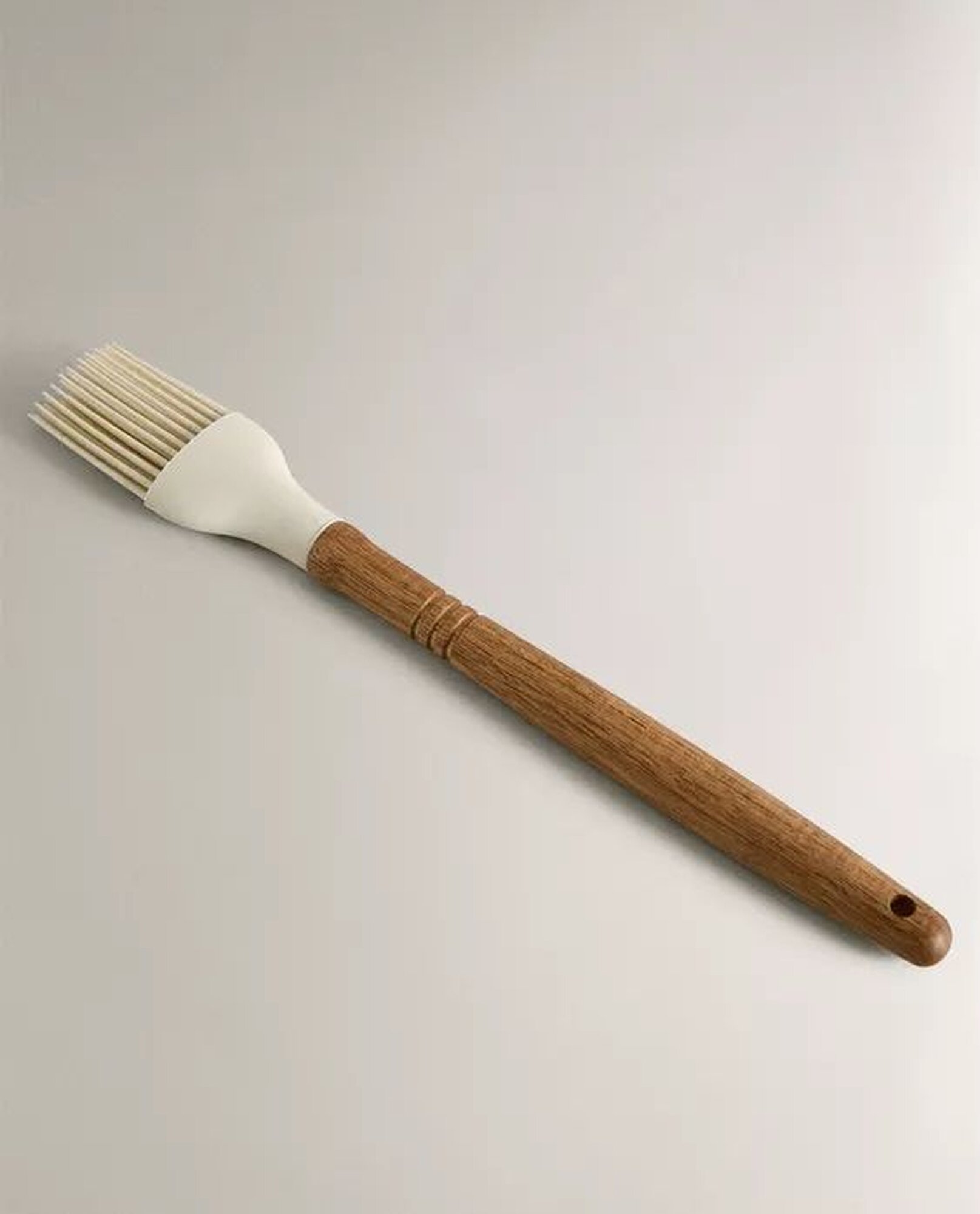 Кисть кулинарная ZARA HOME 8271/324/733 - силиконовая с деревянной ручкой, 1 шт, цвет кремовый