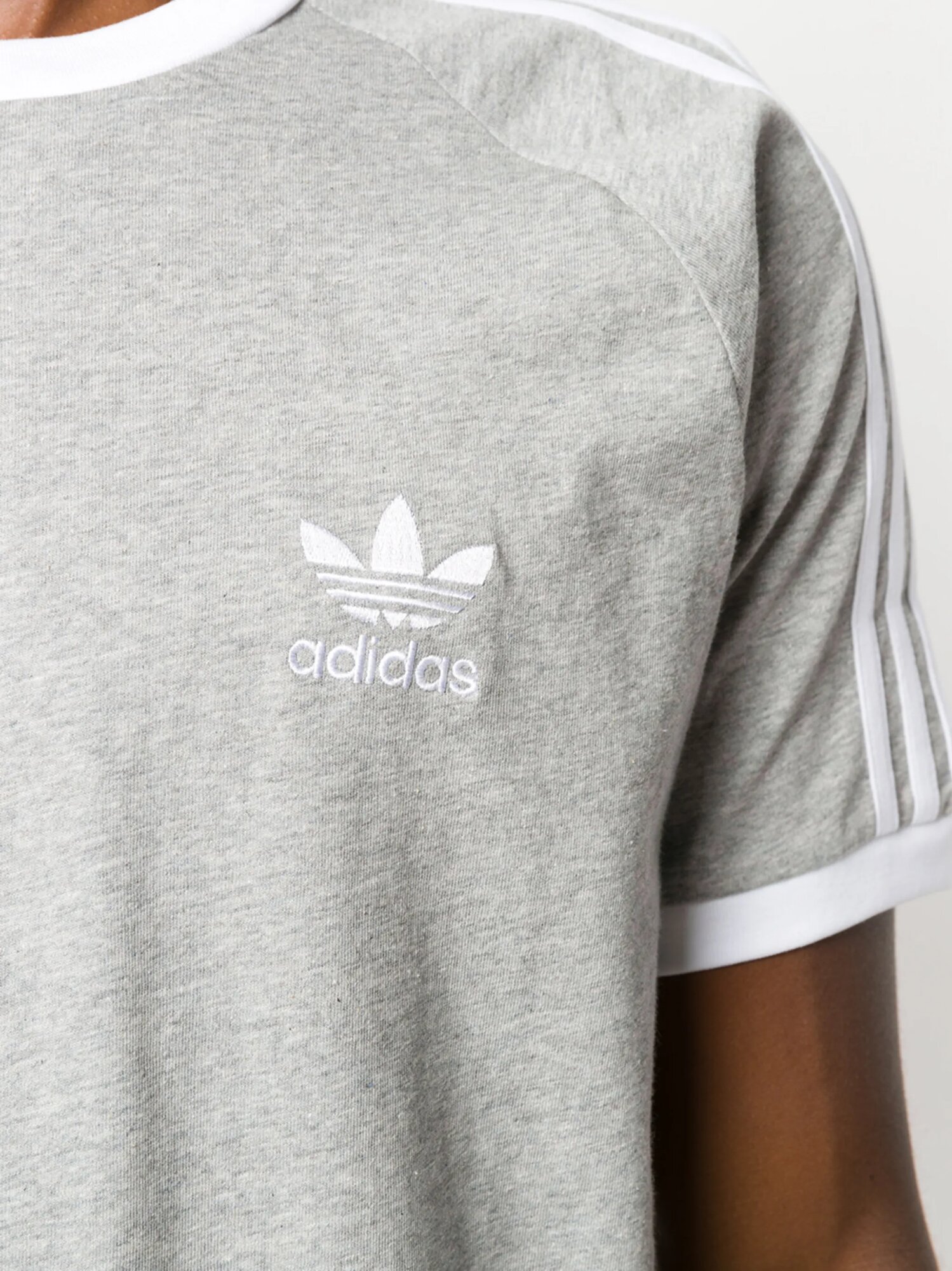 Футболка adidas, размер M, серый — фото 1