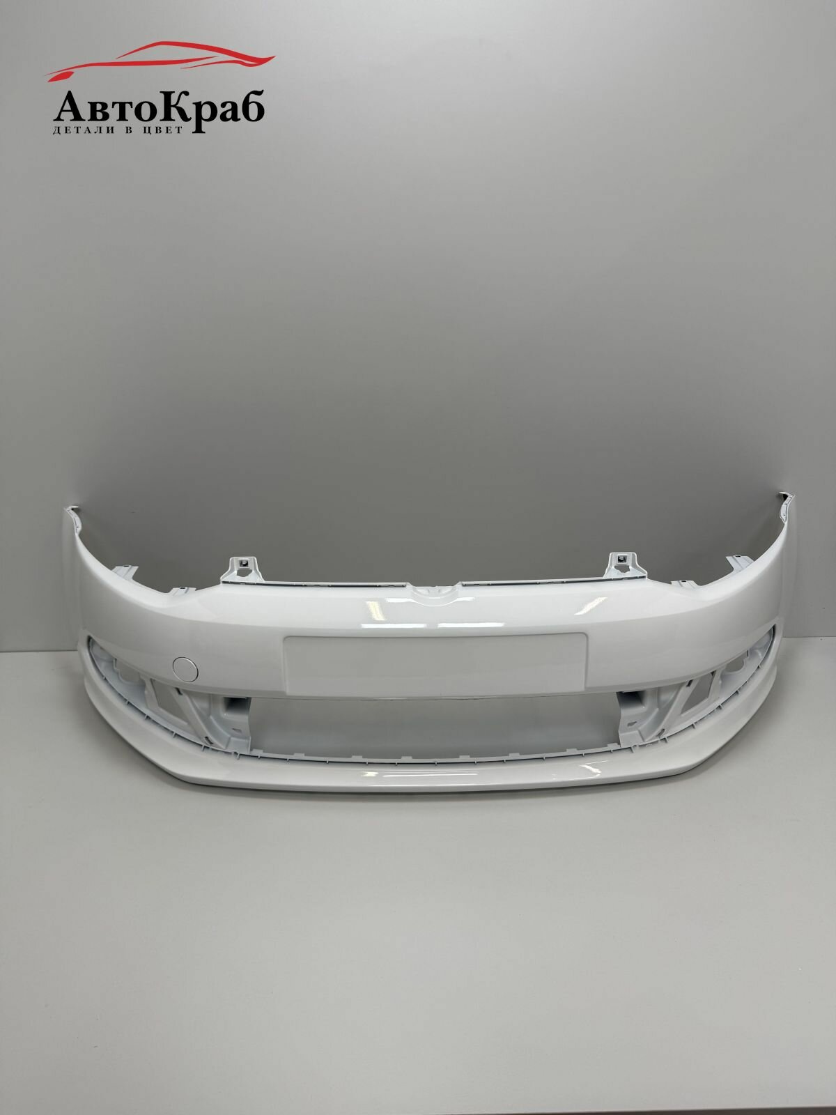 Бампер передний в цвет для Фольксваген Поло седан 2010 - 2015 г. B4 B9A - белый