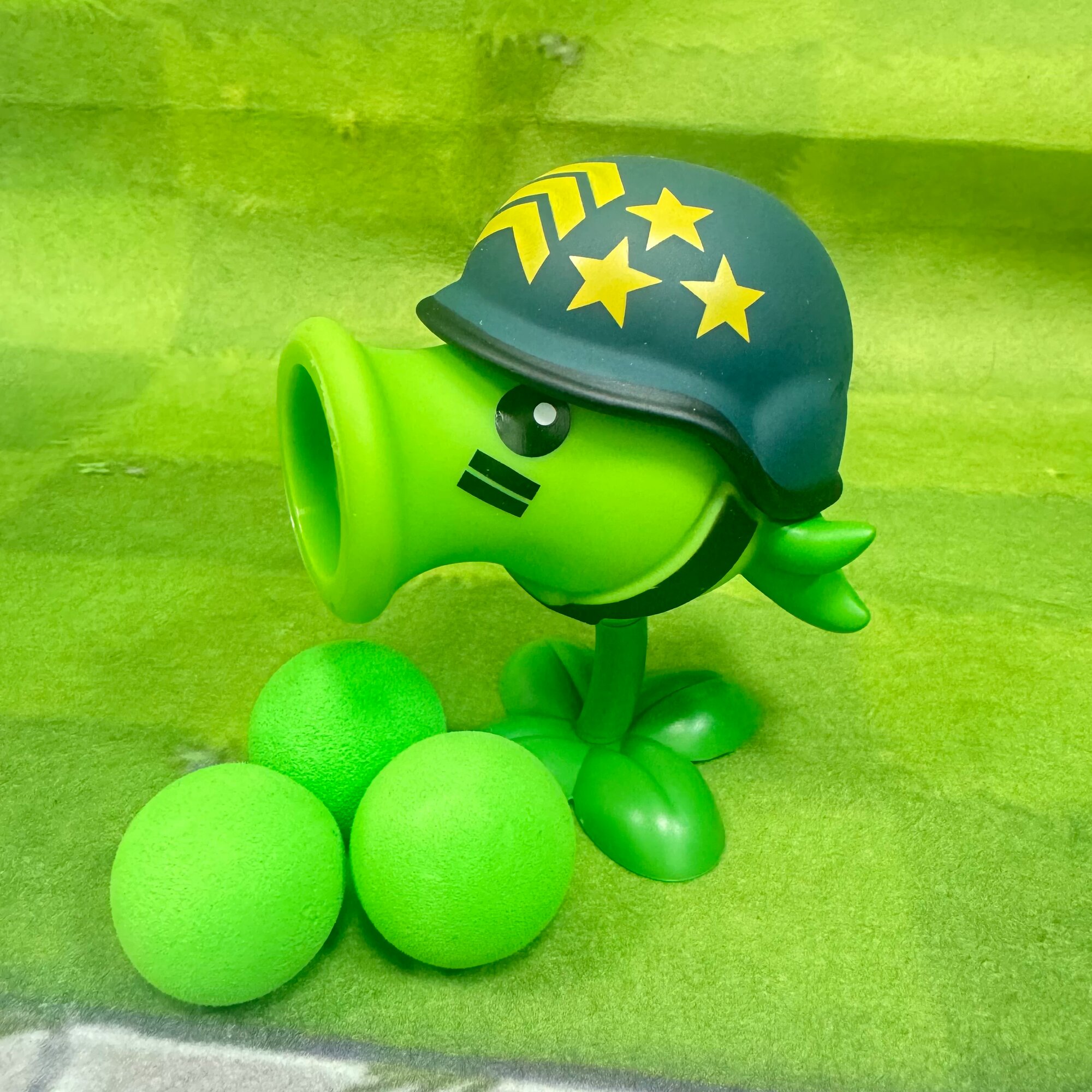 Новая игрушка Plants vs. Zombies Super Ice Pea Shooter с светящимся пламенем и мягким резиновым корпусом (оригинальная