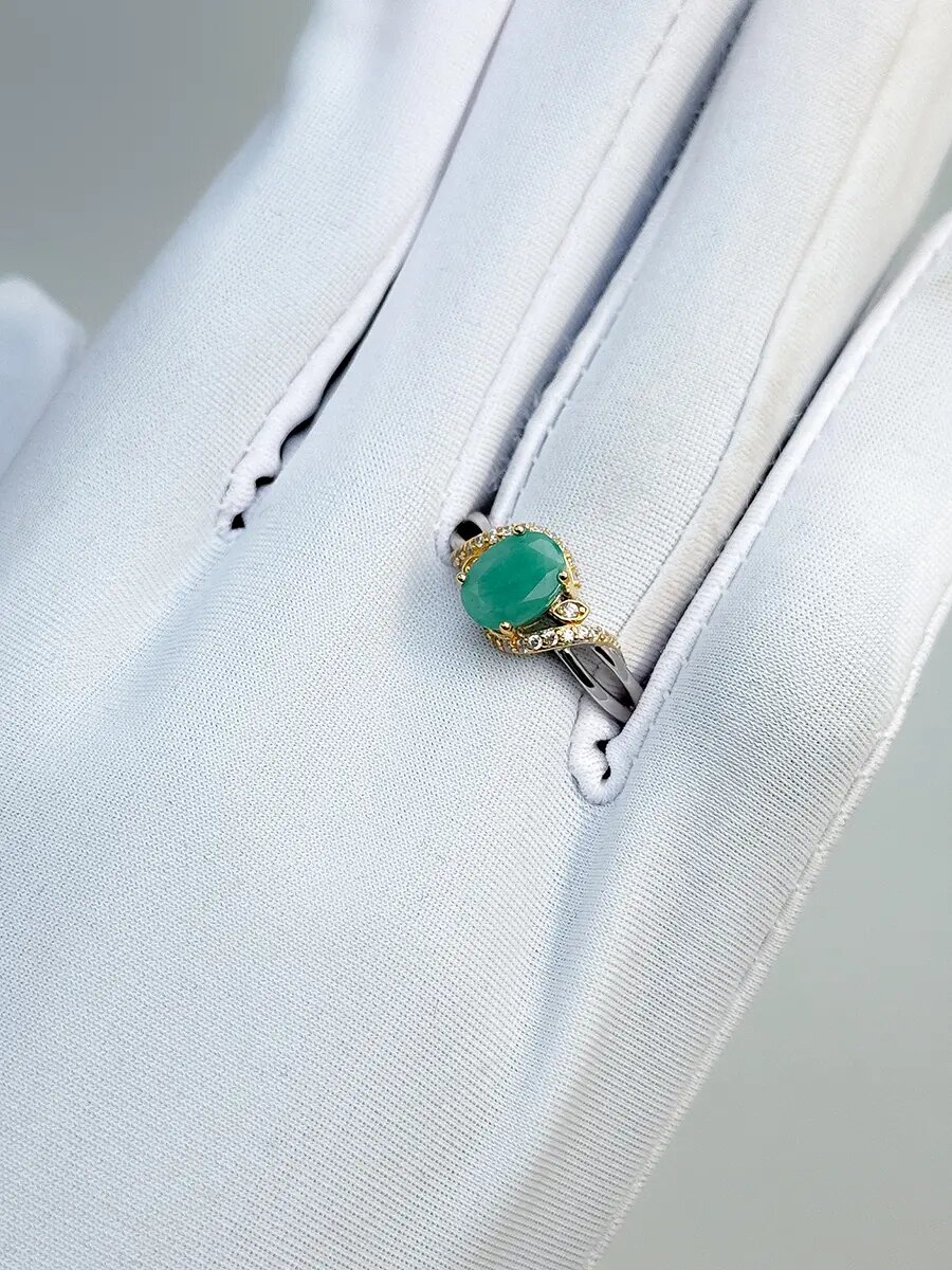 Кольцо, серебро, 925 проба, родирование, золочение, фианит, изумруд