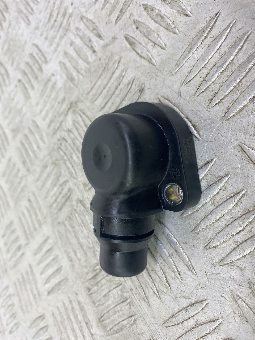 Фланец (тройник) системы охлаждения Volkswagen Passat B5 1999 987081574