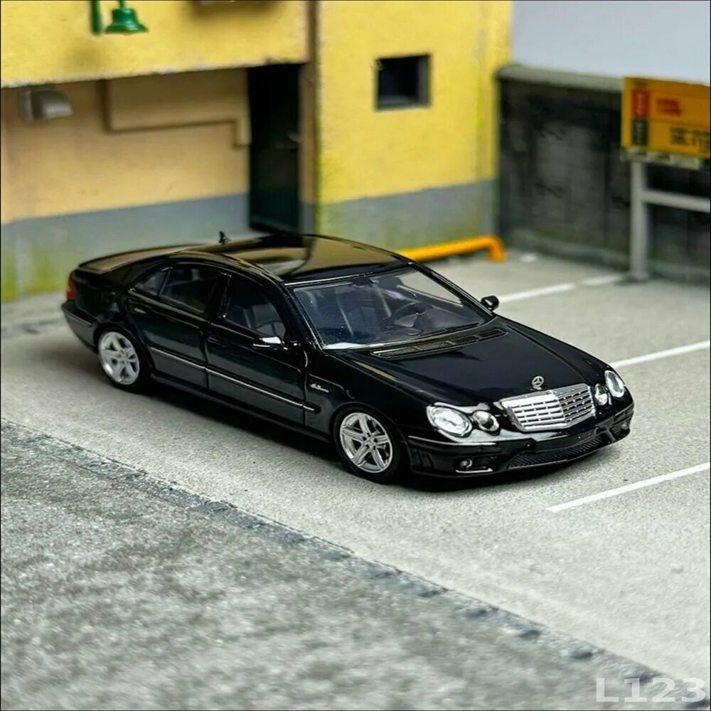 MK MODEL 1:64 Mercedes-Benz E63 W211 Легковая модель автомобиля