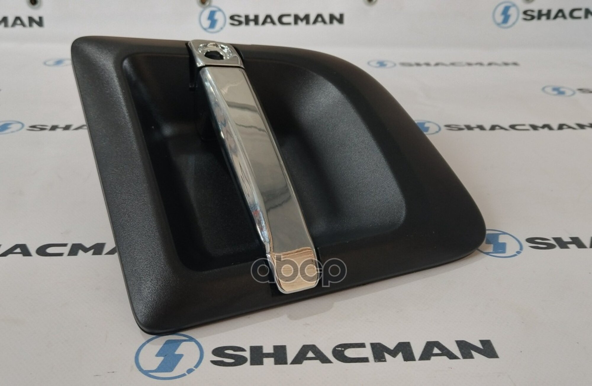 Ручка двери наружняя R SHACMAN X5000 оригинал Shacman арт. DZ14251340174