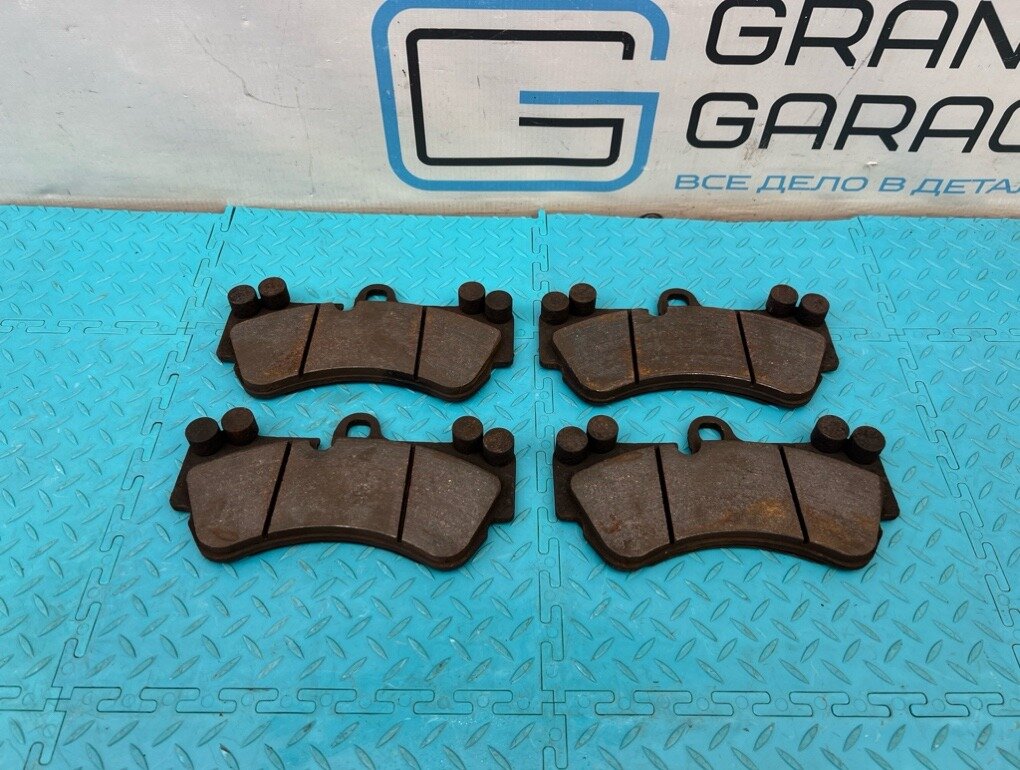 Колодки тормозные Volkswagen Touareg 2006 7LA AXQ 4.2 OEM 7L0698151H