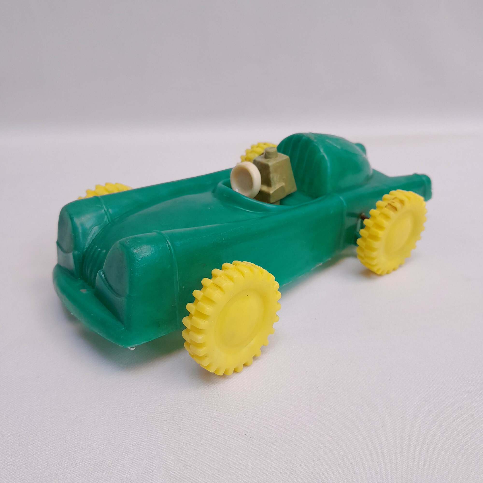 Винтажная игрушка СССР. Пластмассовый гоночный автомобиль, детская машинка на колесах винтаж