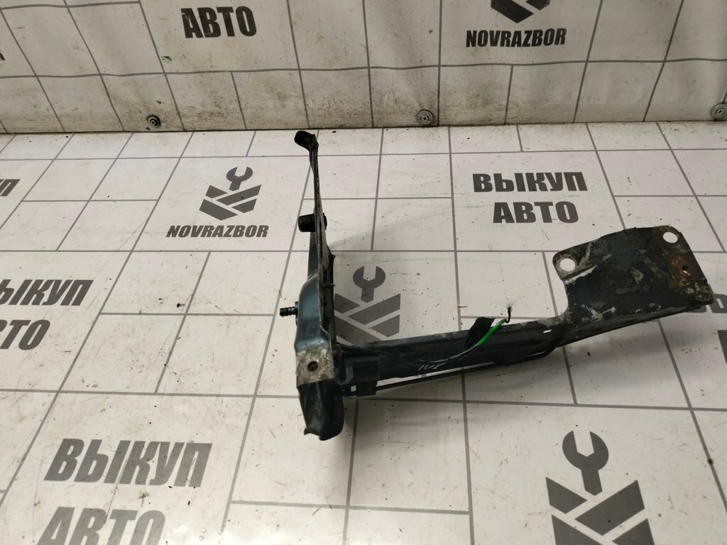 Элемент передней панели Audi 80 90 B3 86-91