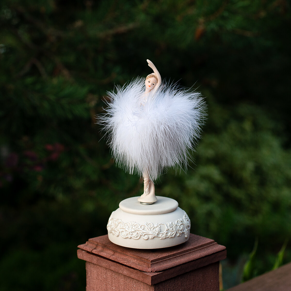 Музыкальная шкатулка белая с Балериной