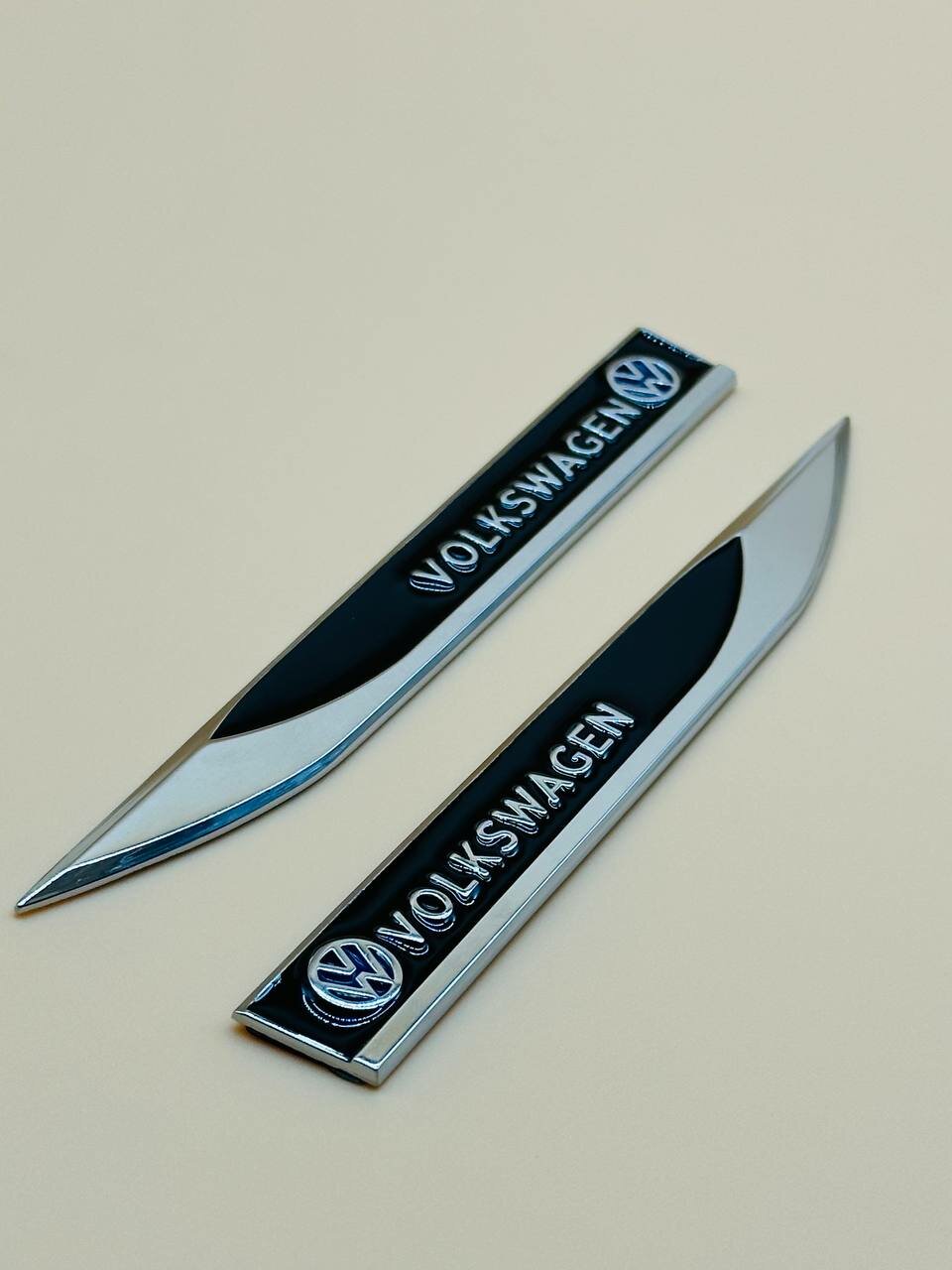 Шильдики Volkswagen на автомобиль на крылья 2шт