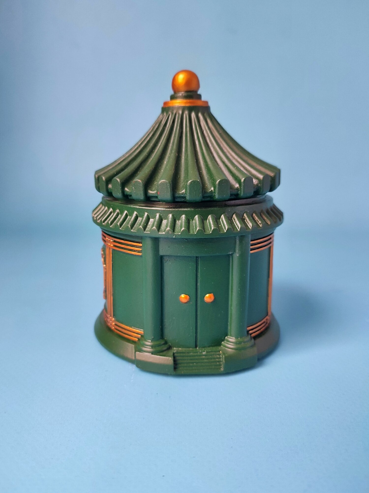 Шкатулка "Восточная пагода" из гипса. Зеленый с золотом