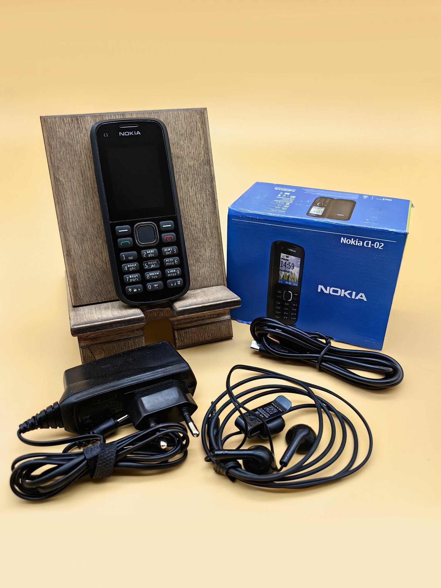 Мобильный кнопочный телефон Nokia C1-02, Черный
