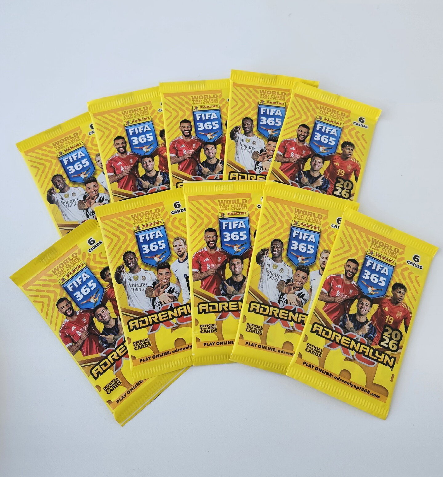 Panini / 10 пакетиков футбольных карточек Panini FIFA 365 Adrenalyn XL 2026 / 60 карточек