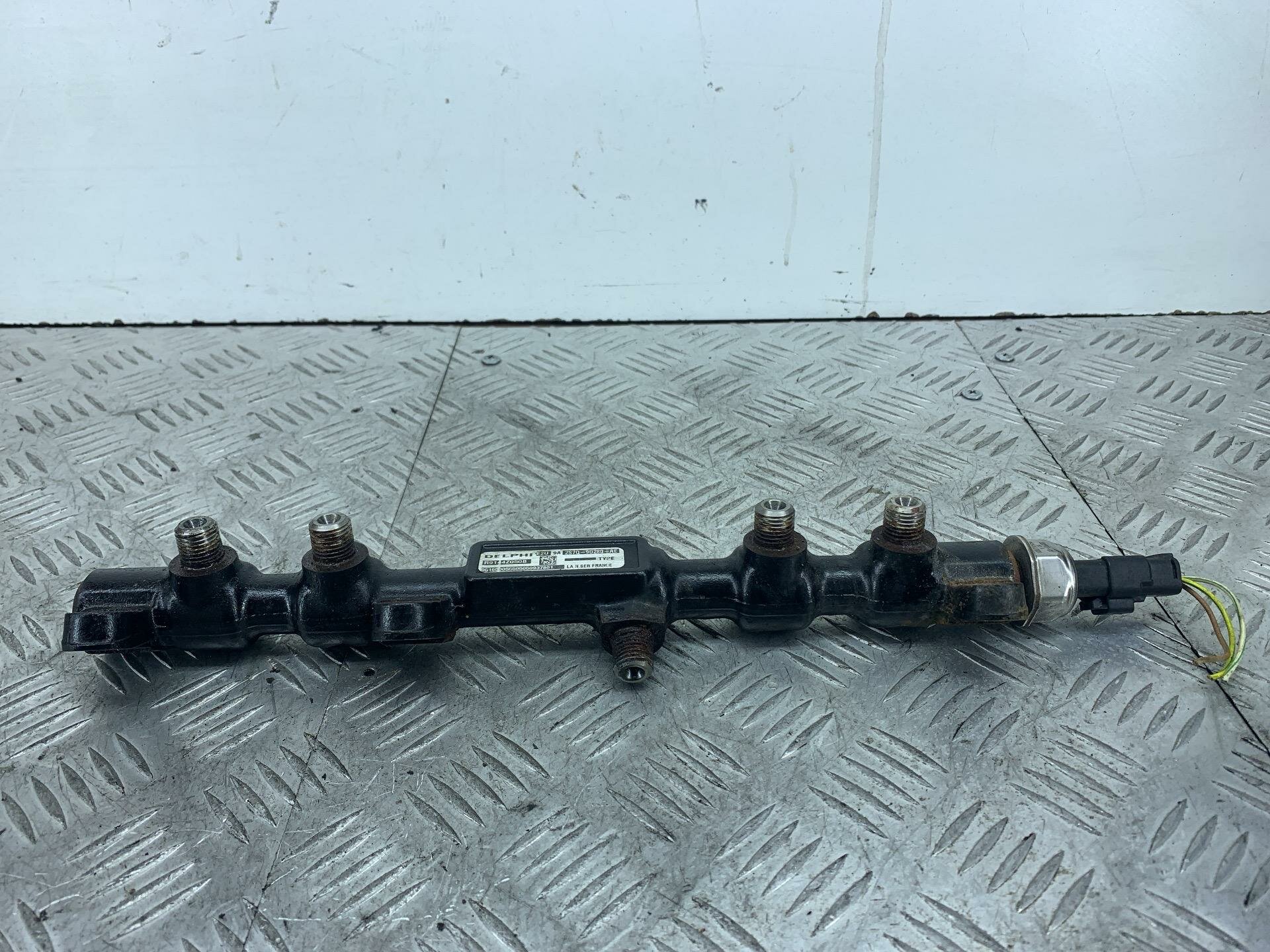 Топливная рампа Ford Mondeo 3 рест. (2003 - 2007) 2S7Q9D280AE