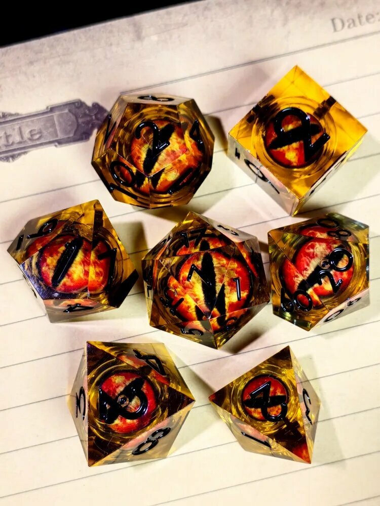 Кубики ДнД с вращающимся глазом дракона, набор прозрачных смоляных дайсов для DnD, оранжевые с черными цифрами, кости для настольных игр