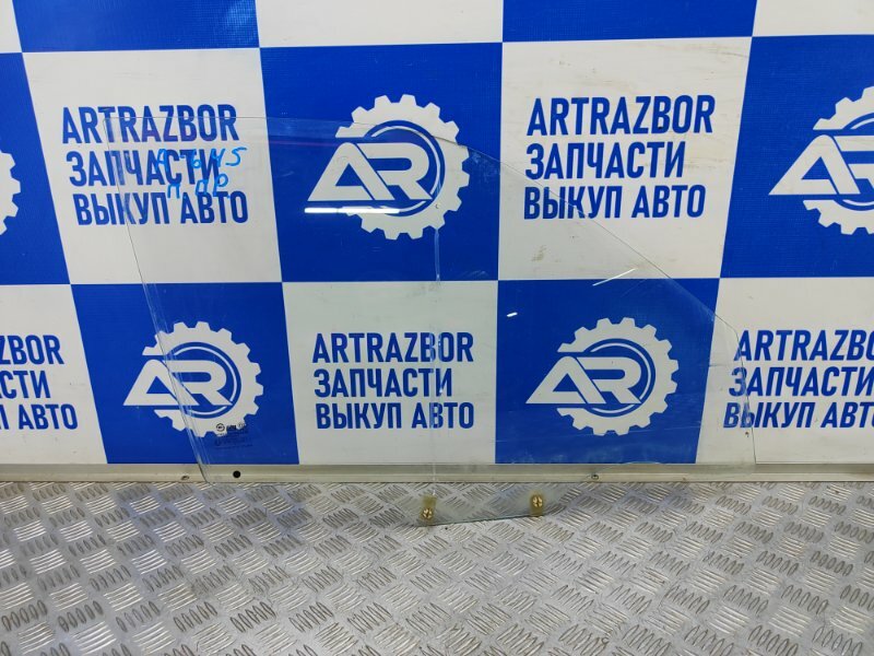 Б/У Стекло двери передней правой Hyundai Accent 2 / Хендай Акцент 2 1.5 G4EC 102 Л.С 2005