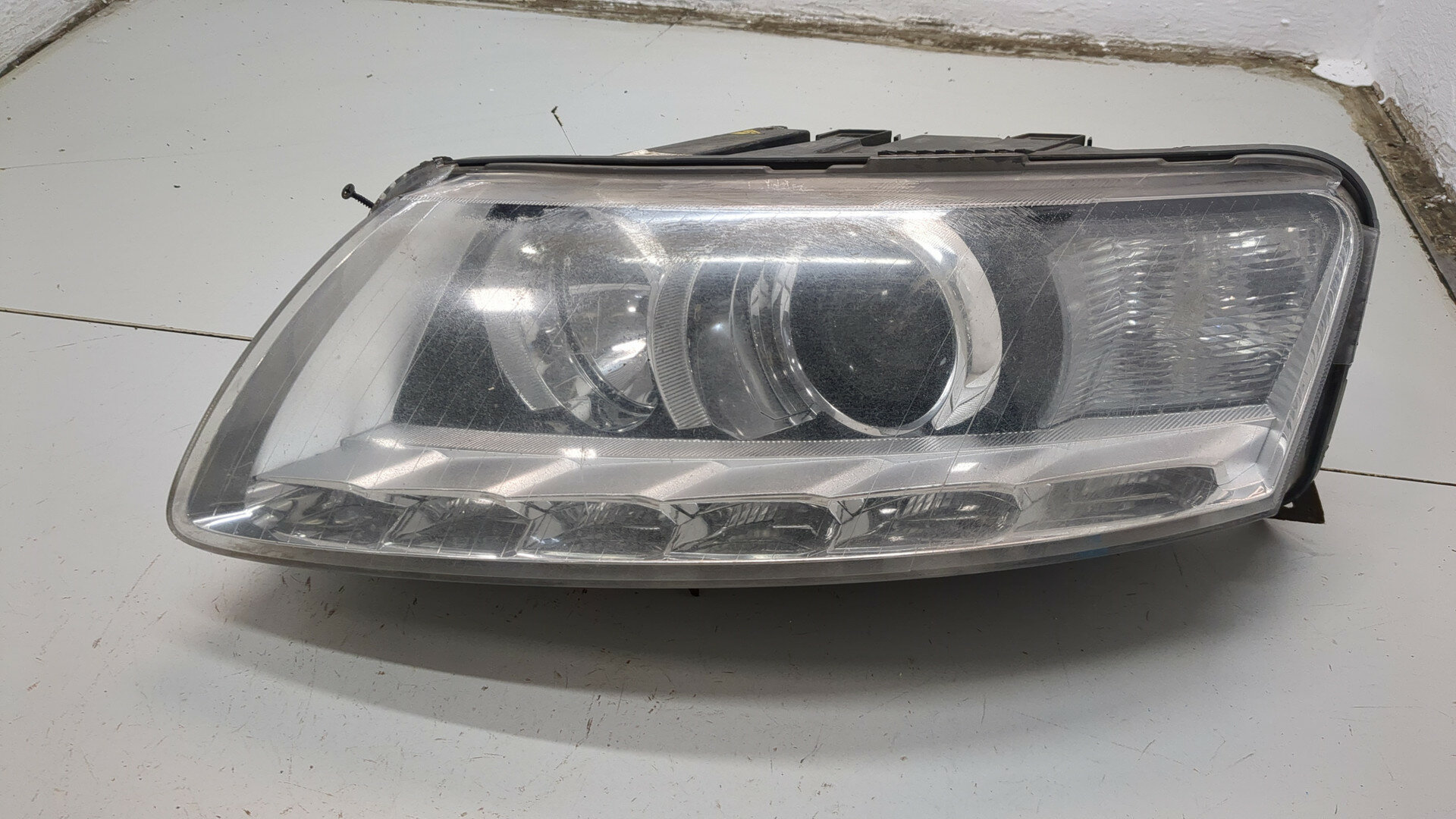 Фара (передняя) левая Audi A6 (C6) Б/У