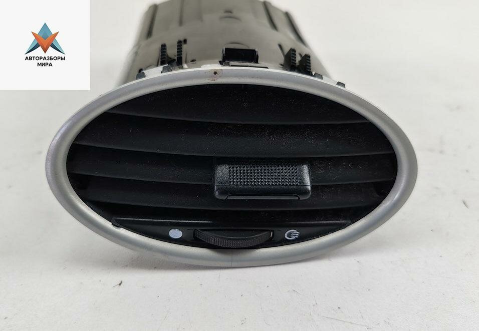 Дефлектор обдува салона Ford Focus 2 рест. 2008 6N41A014L21AD