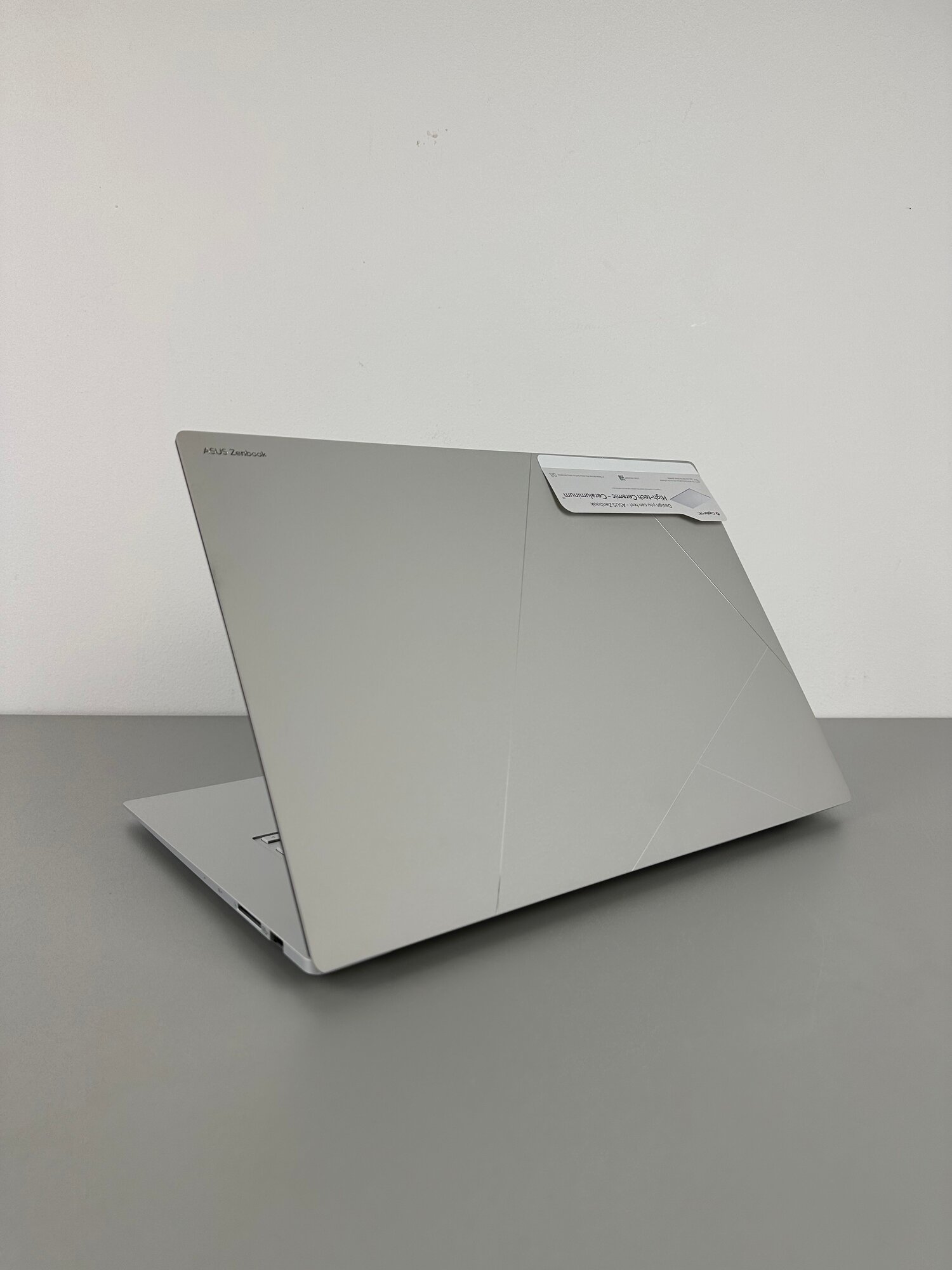 Ультрабук ASUS Zenbook S16