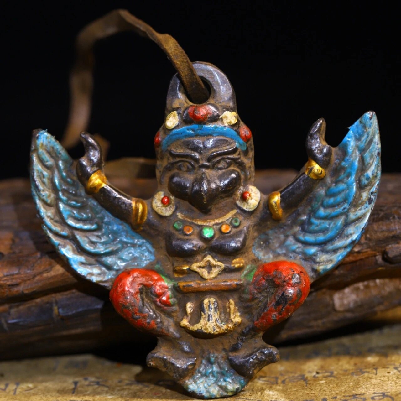 Статуя гаруда из меди