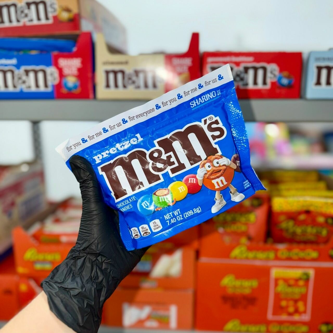 Шоколадное драже M&m's Pretzell/эм энд эмс со вкусом претцелей (крендель) 209.8 гр.