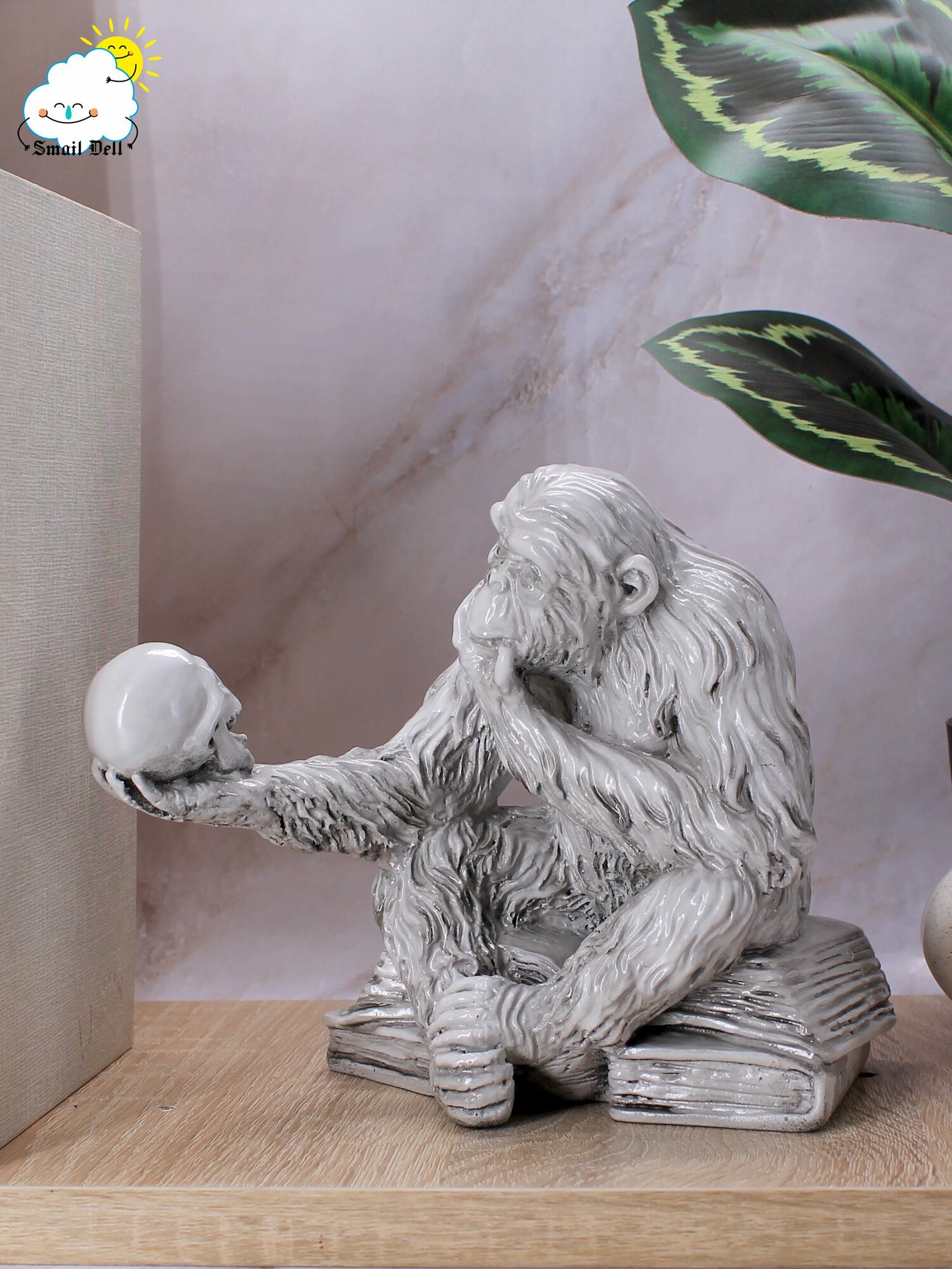 Статуэтка Обезьяна с черепом , гипс , 15 см . цвет слоновая кость