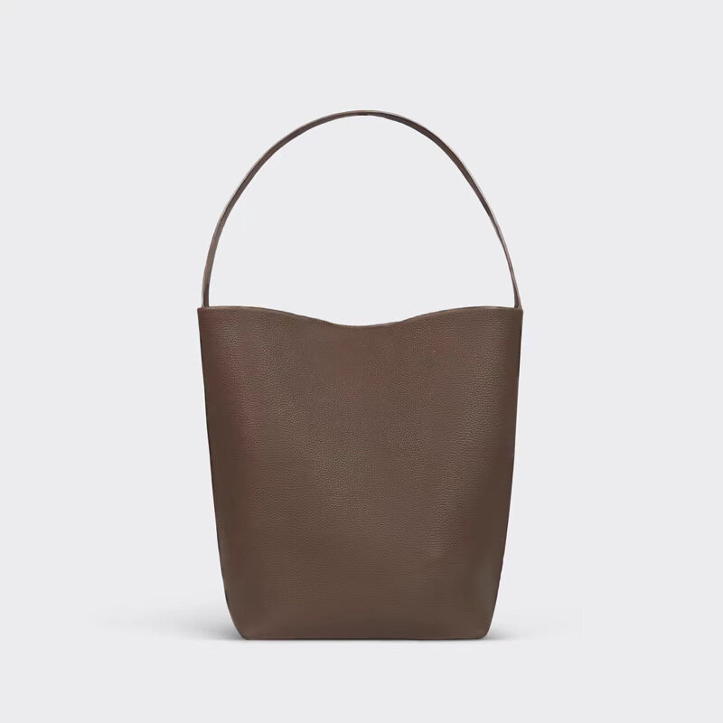 Сумка-ведро имеет премиальный вид и является нишевой сумкой-тоутом в стиле родео с большой вместимостью, изготовлена из натуральной кожи, простая и стильная, женская сумка через плечо.