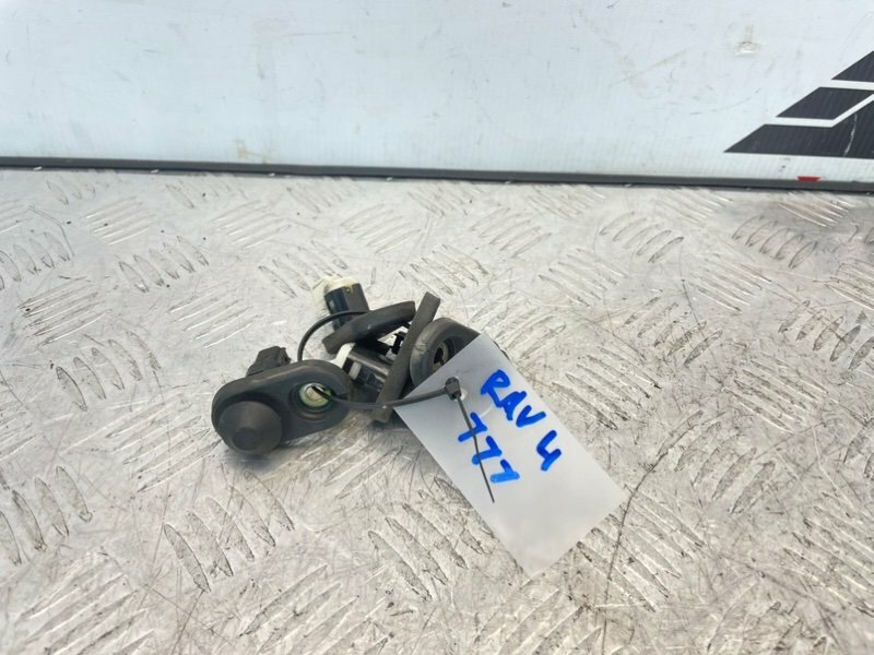 Б/У концевик двери Toyota Rav4 2003 ACA21 1AZFE nцена за комплект 66767 TOYOTA арт. 8423153010, 8423160070