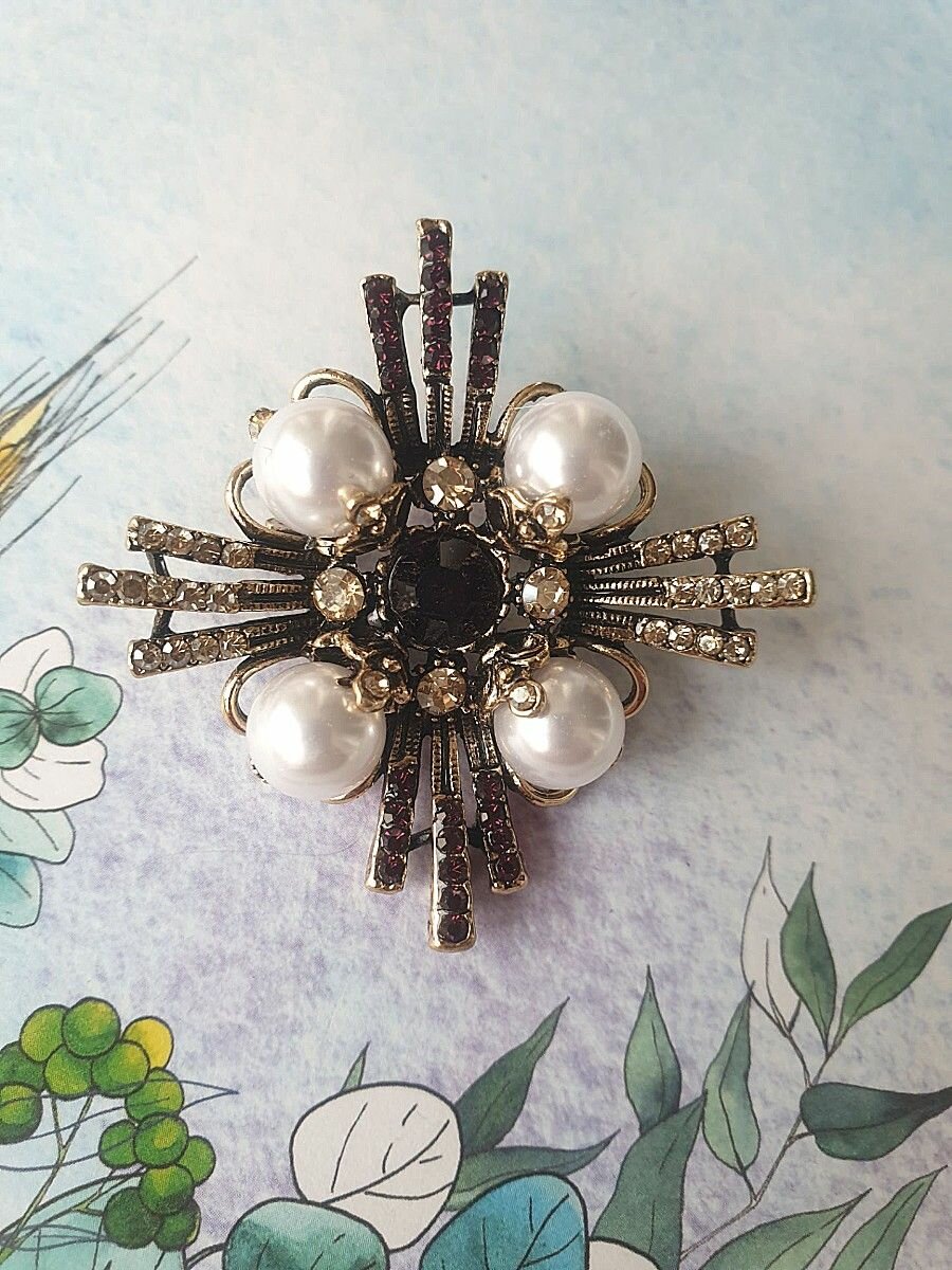 Брошь, жемчуг культивированный, стразы