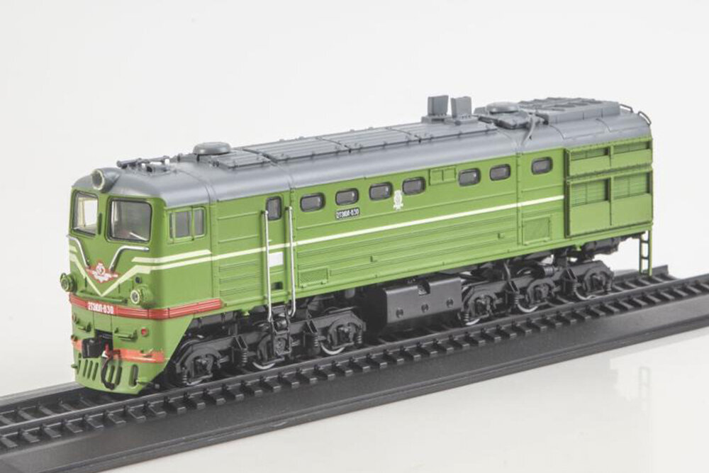 Тепловоз 2ТЭ10Л советский магистральный грузовой тепловоз, зеленый (наши поезда #28) рельса в комплект не входит