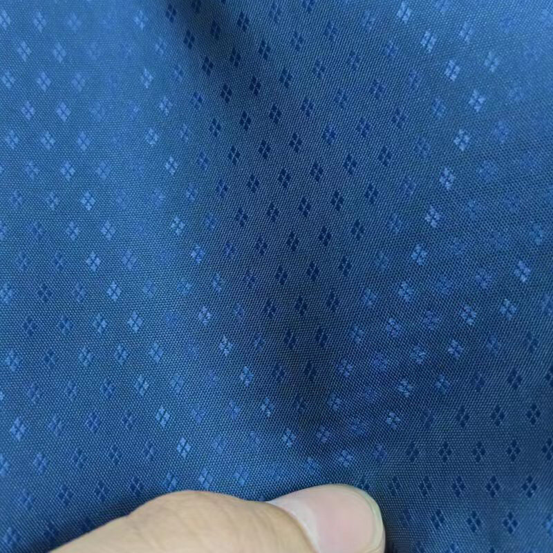 Полиэстеровая тафта с цветком сливы, точечный жаккард, шелковый жаккард, подкладка для костюма, полный полиэстер, катионный высококачественный жаккард