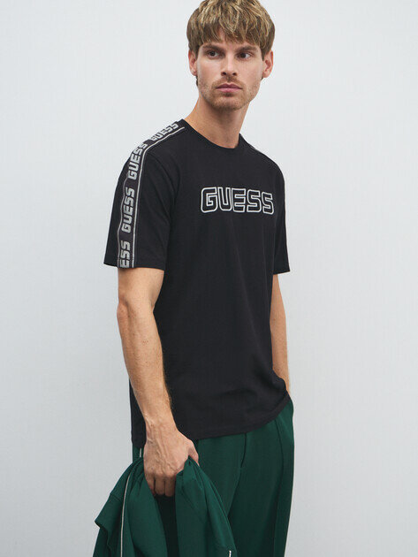 Футболка GUESS