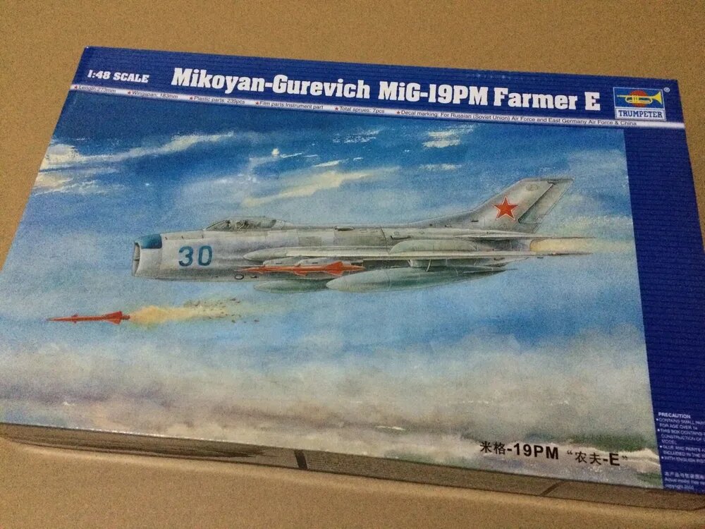 Сборная модель самолета Trumpeter Mikoyan-Gurevich MiG-19PM Farmer E 1/48, 300 деталей, для сборки