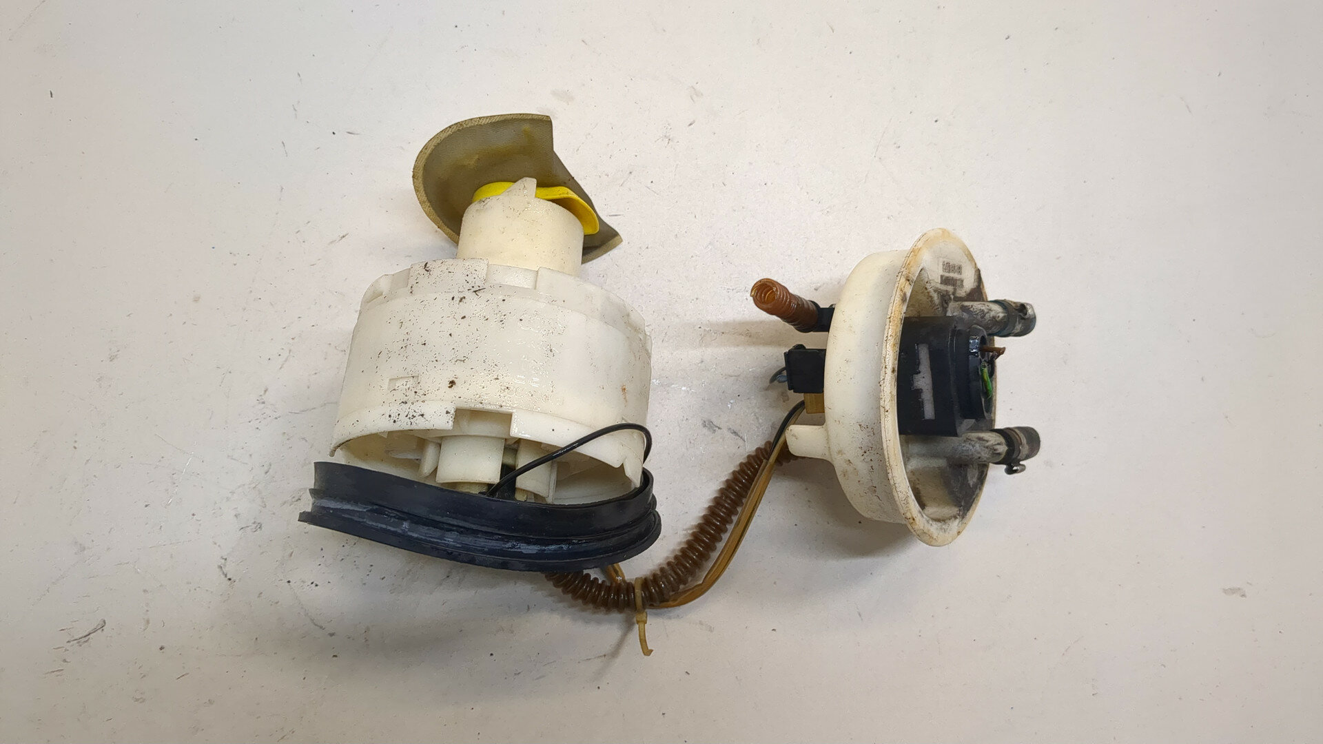 Насос топливный электрический Volkswagen Passat 5 Б/У