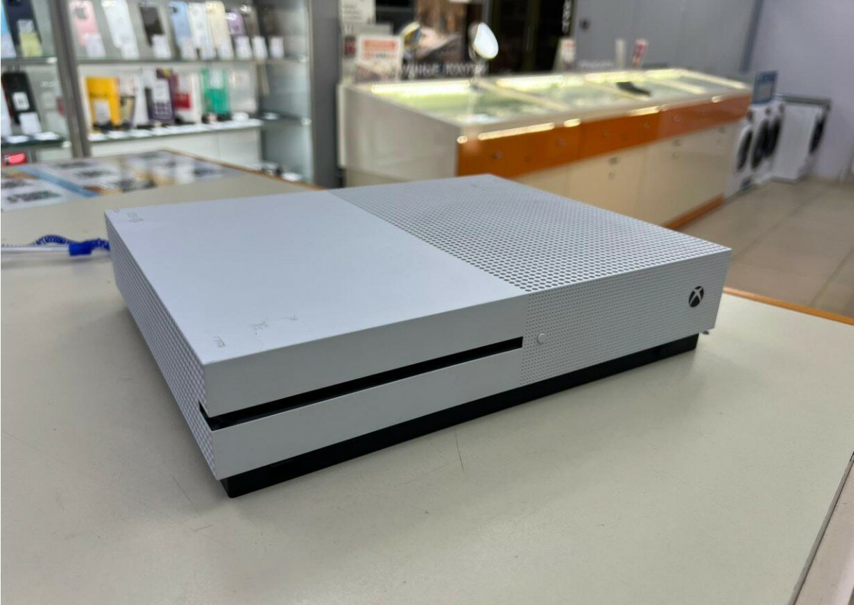 Игровая приставка Microsoft Xbox One S, Blu-ray, 500GB, нет геймпада Б/У Уценка