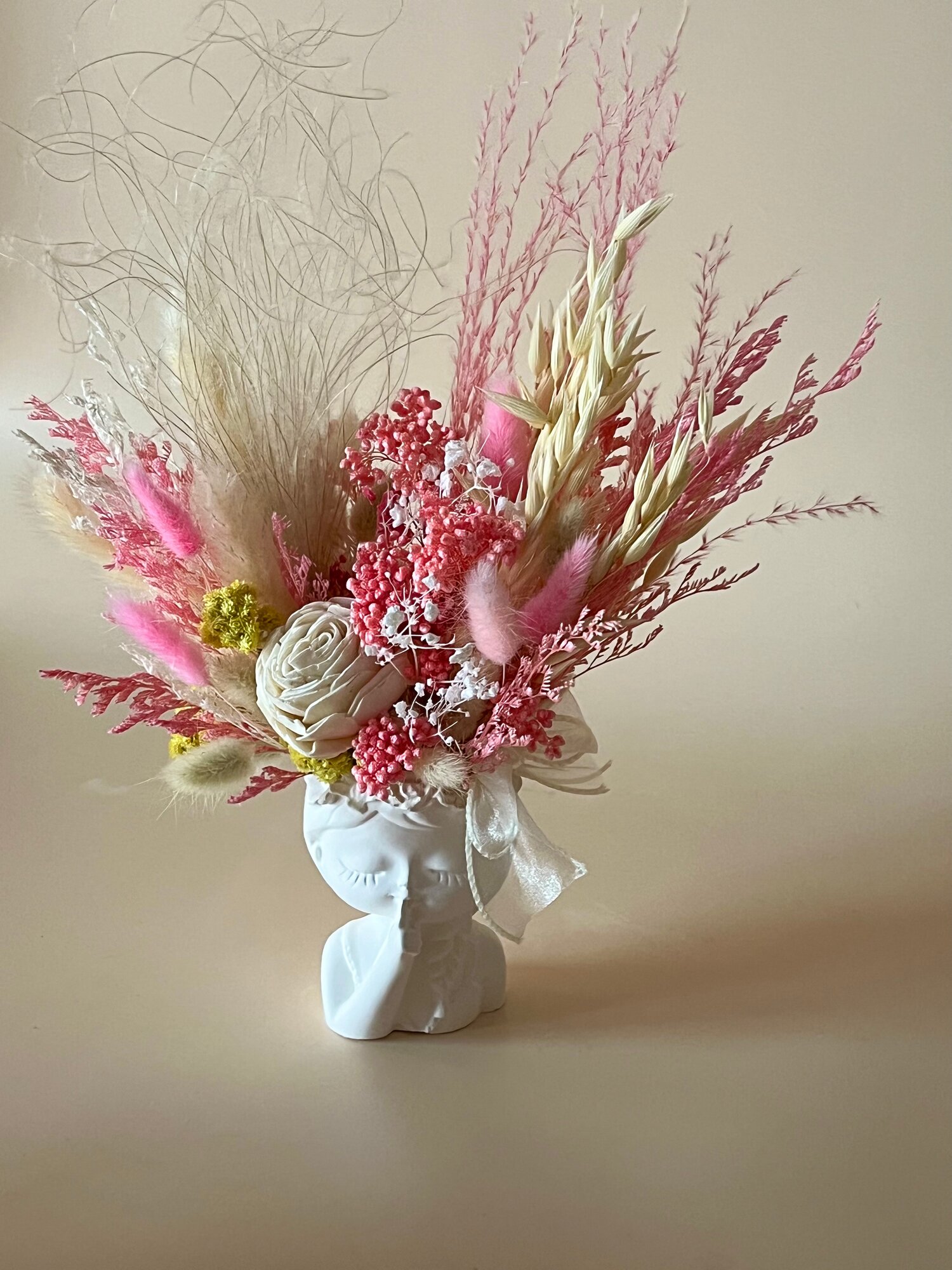 Композиция из сухоцветов в гипсовом кашпо 28 см — стильный интерьерный декор и оригинальный подарок