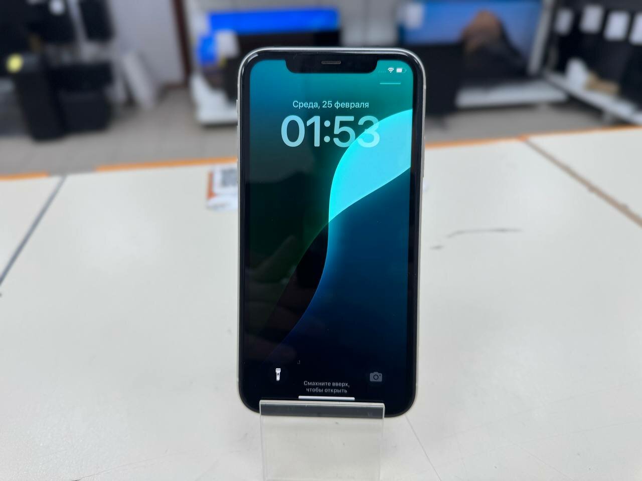 Смартфон Apple iPhone 11, 4GB/128GB, Dual SIM, NFC, iOS, белый, уцененный товар