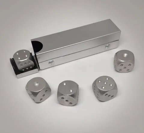 Набор игральных костей из алюминиевого сплава, серебристого цвета, 5 штук в футляре