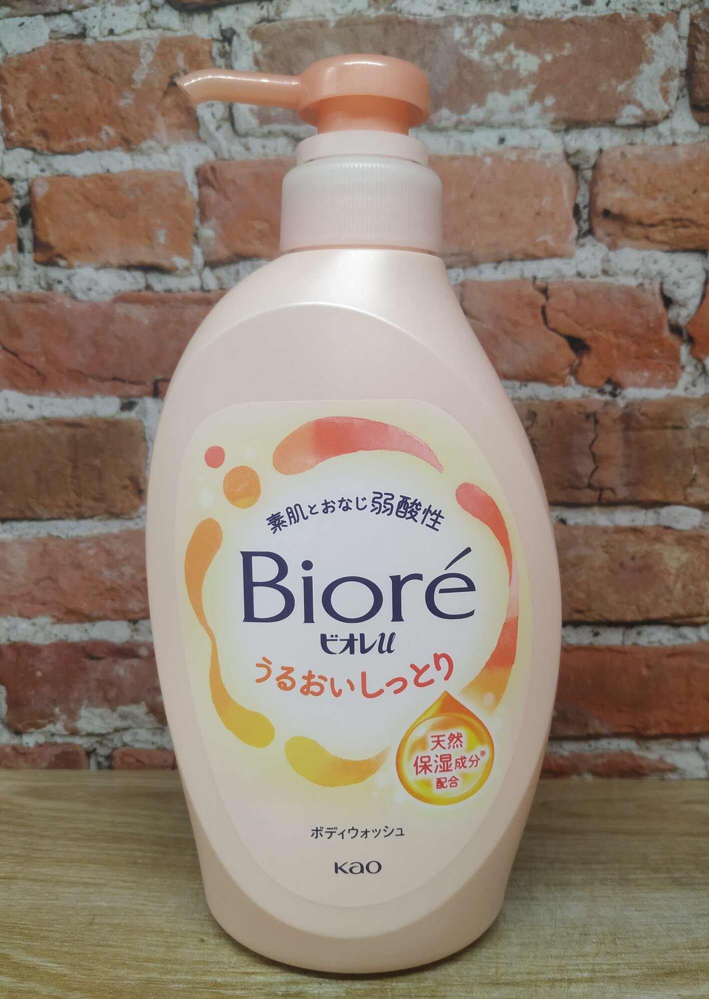 KAO Biore Гель для душа с низкой кислотностью, увлажняющим эффектом и цветочно-фруктовым ароматом 450мл