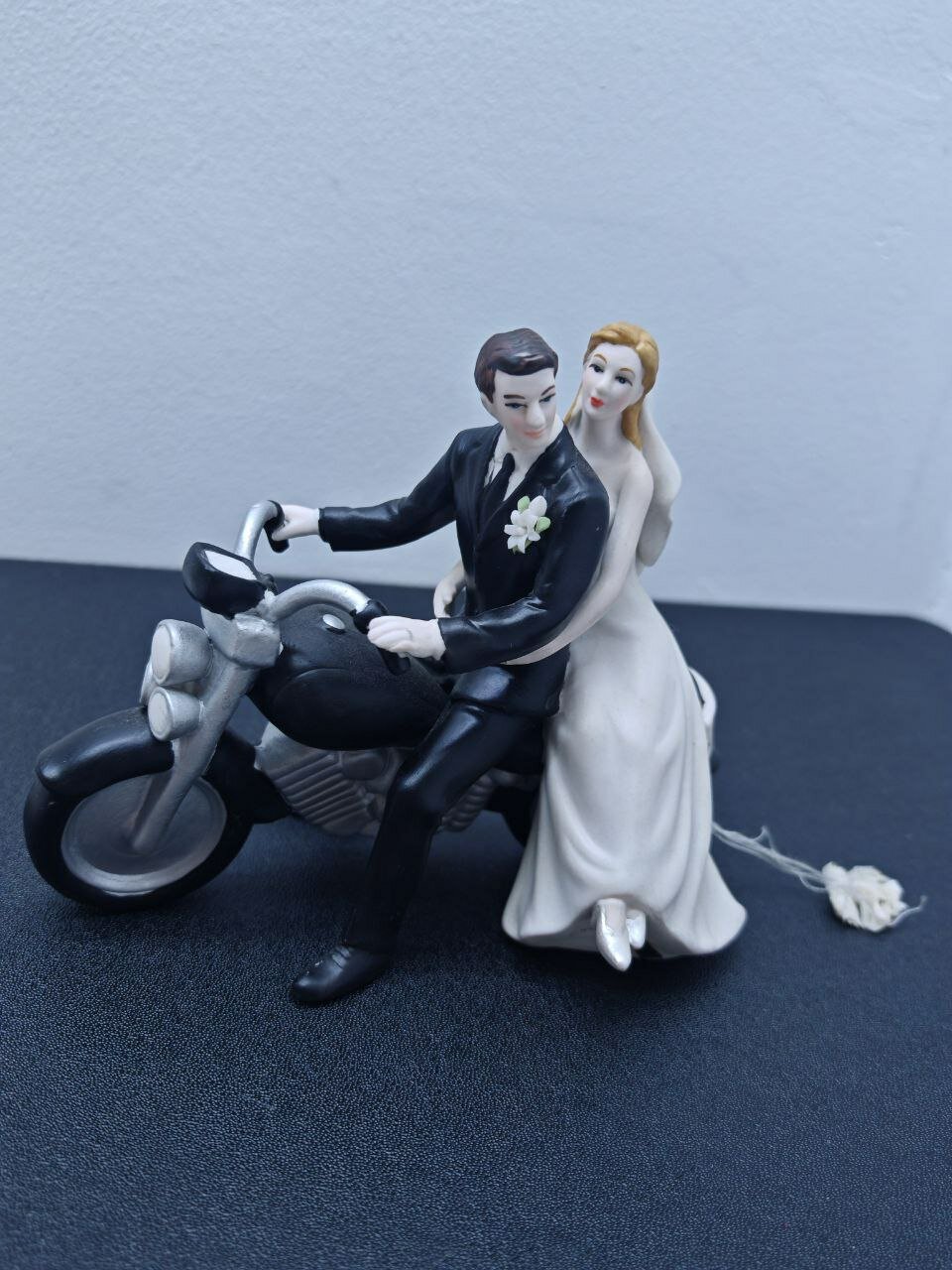 Фигурка жениха и невесты бисквит для украшения свадебного торта