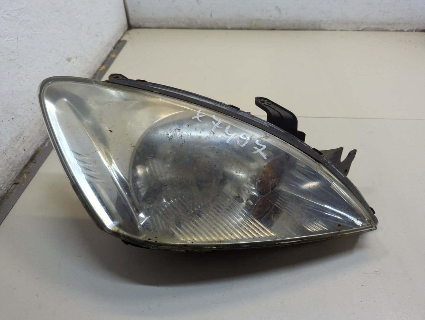 Фара (передняя) правая Mitsubishi Lancer 9 Б/У