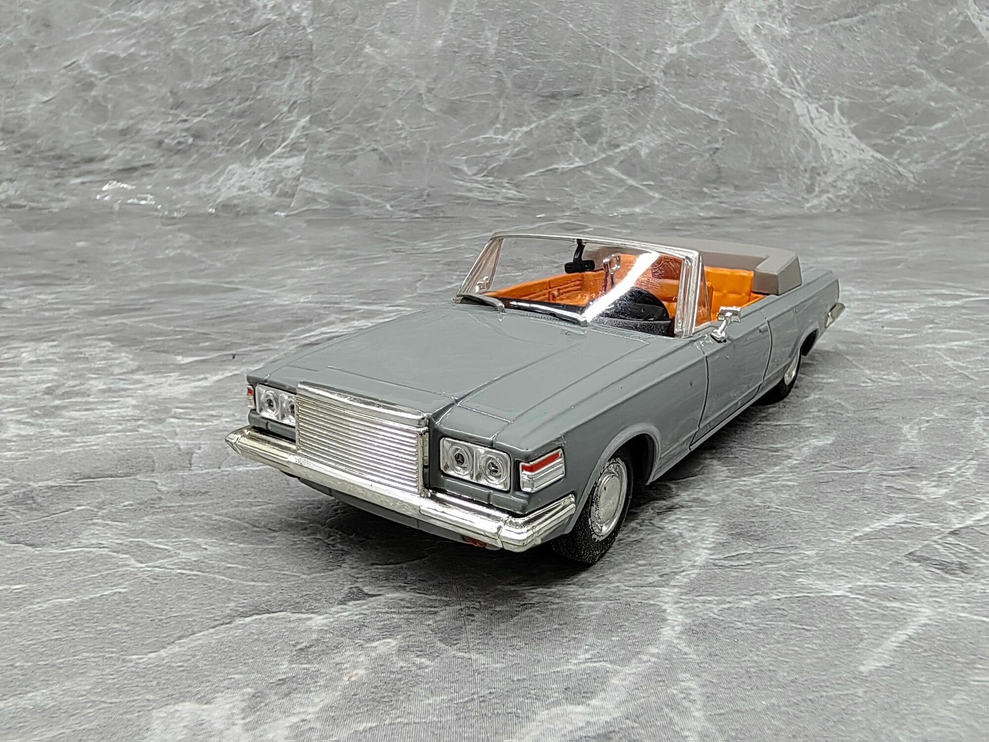 Модель автомобиля 41044 ZIL Parade Vehicle в масштабе 1:43, изготовленная из литого под давлением металла