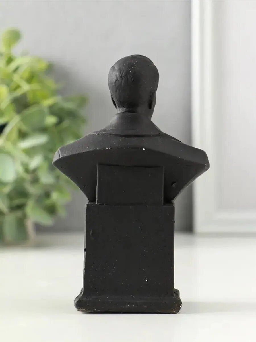 Бюст Дзержинского Ф. Э. 16х7 см, графит