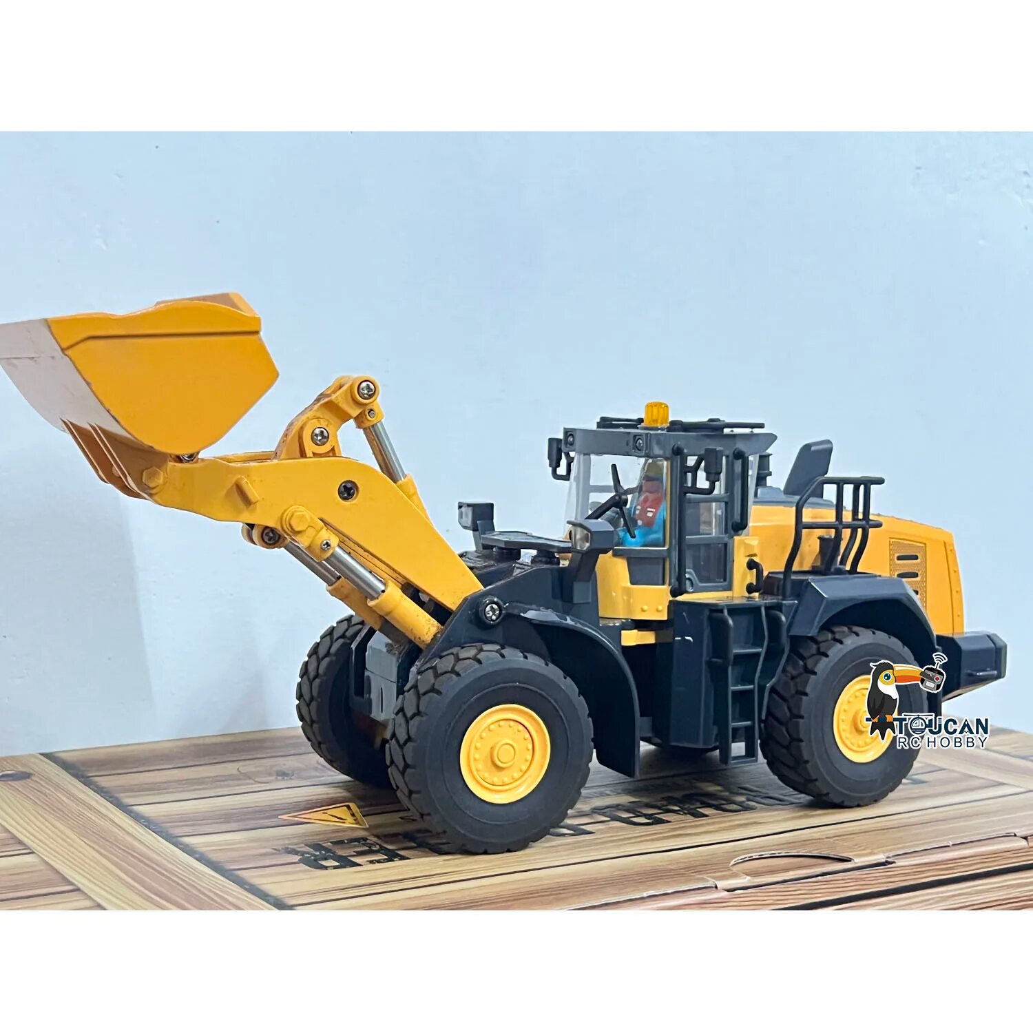 TOUCAN RC HOBBY Полуметаллический погрузчик WA475 1:50