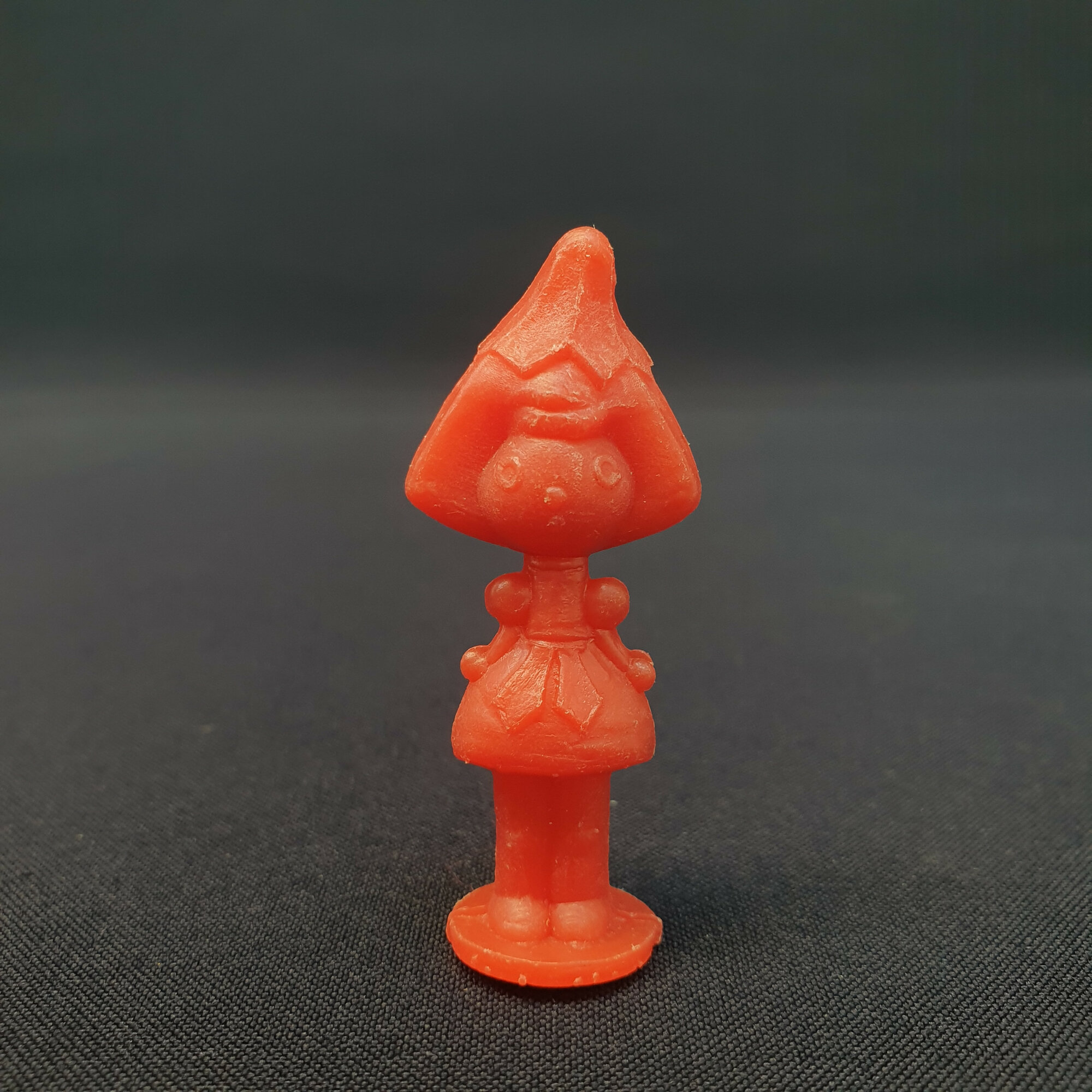 Винтажная фигурка девочка в капюшоне. Игрушка СССР из пластика для коллекции и интерьера