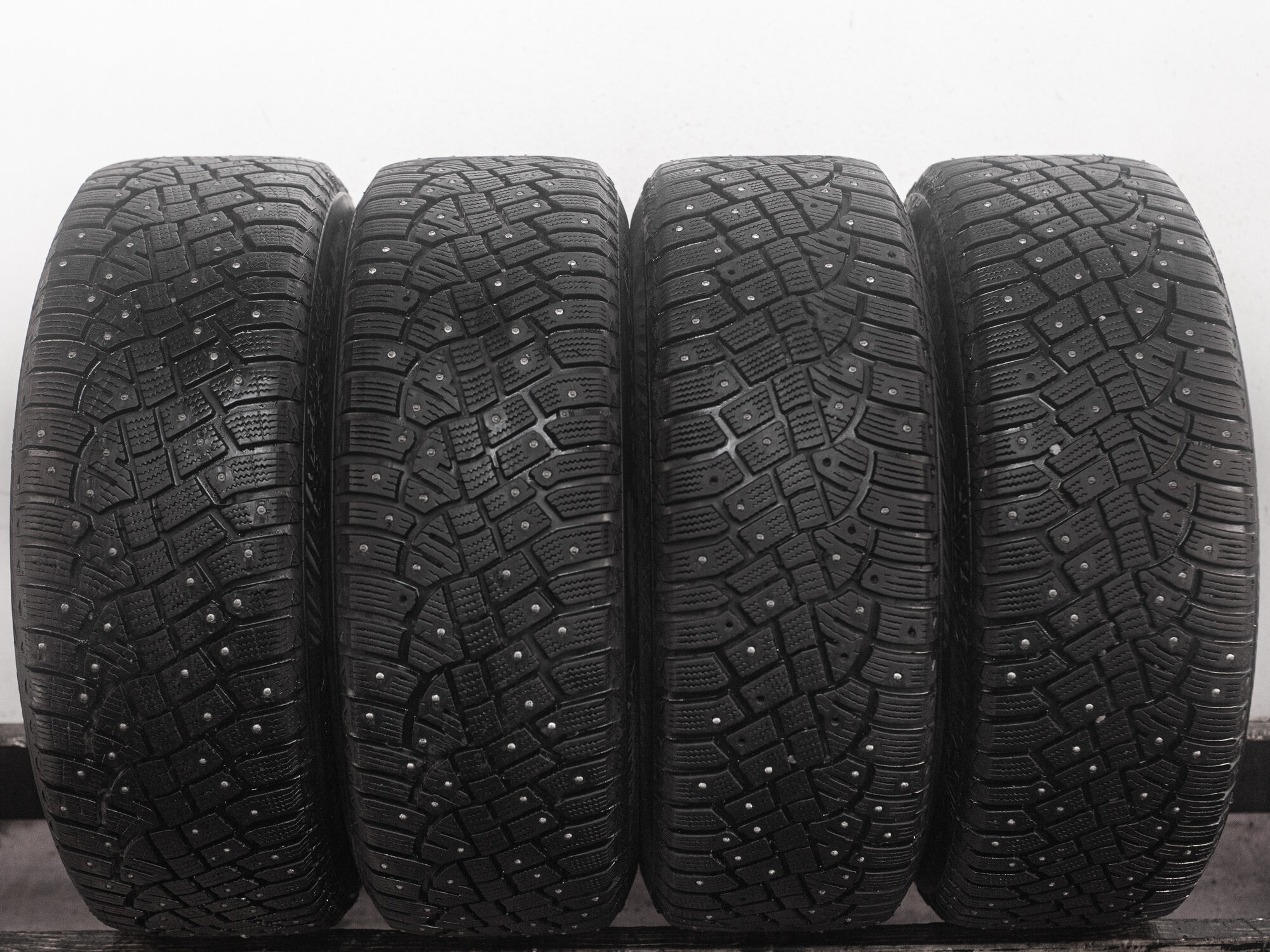 Continental IceContact 2 215/60 R16 99T