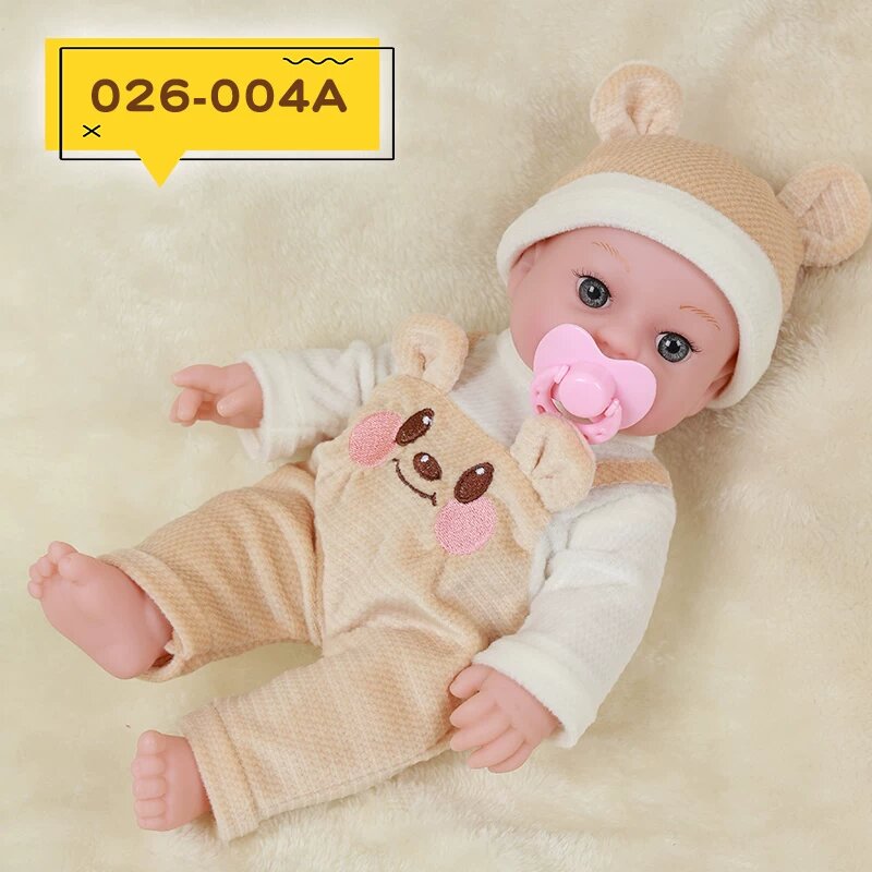 JQ-002A Мягкая силиконовая кукла с каштановым медвежьим комбинезоном, 30 см, подарочная упаковка