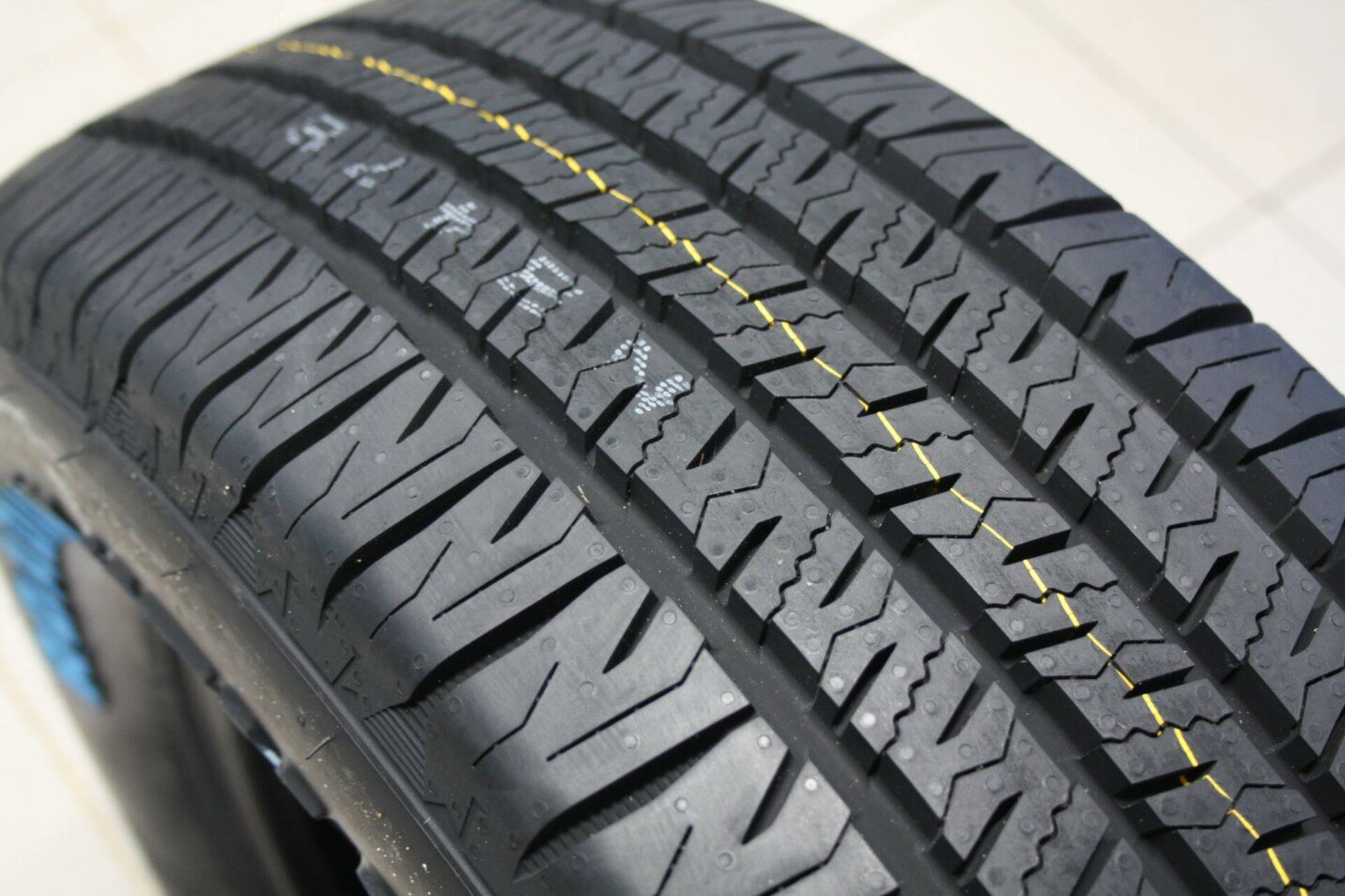 Автомобильные летние шины Nexen Roadian HTX 2 HT 255/55 R20 107H SUMMER, универсальная